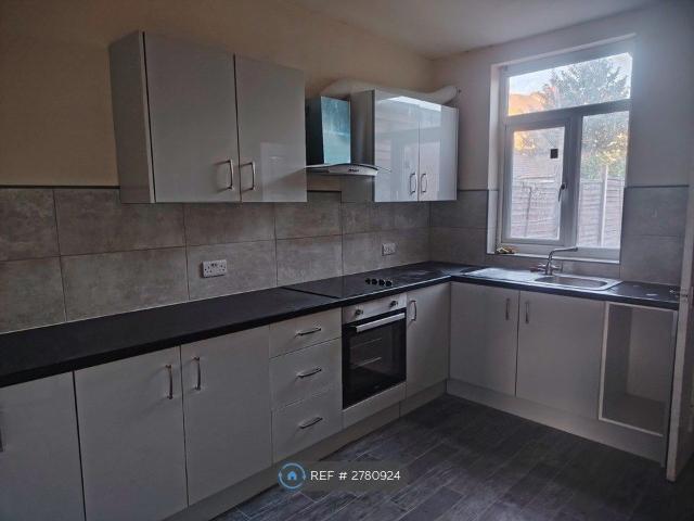 Dundas Road, Sheffield S9, 2 bed terraced house to rent, £775 pcm | PrimeLocation