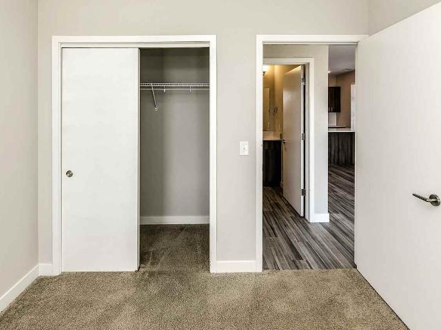 Dundee Flats 1 Bedroom Apartment for Rent at 4835 Dodge St, Omaha, NE 68132 Dundee Memorial Park