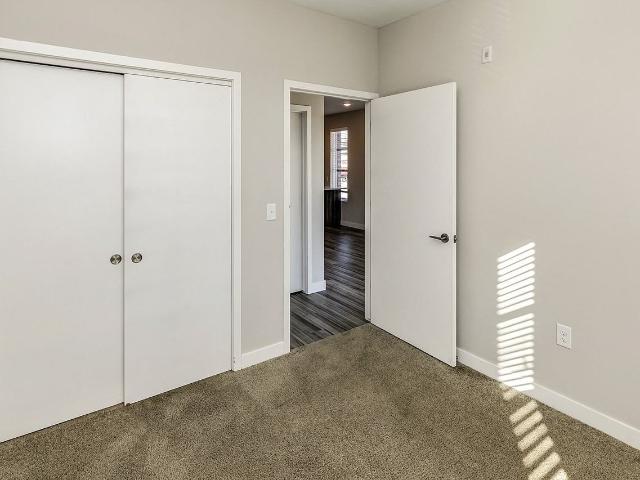 Dundee Flats 1 Bedroom Apartment for Rent at 4835 Dodge St, Omaha, NE 68132 Dundee Memorial Park