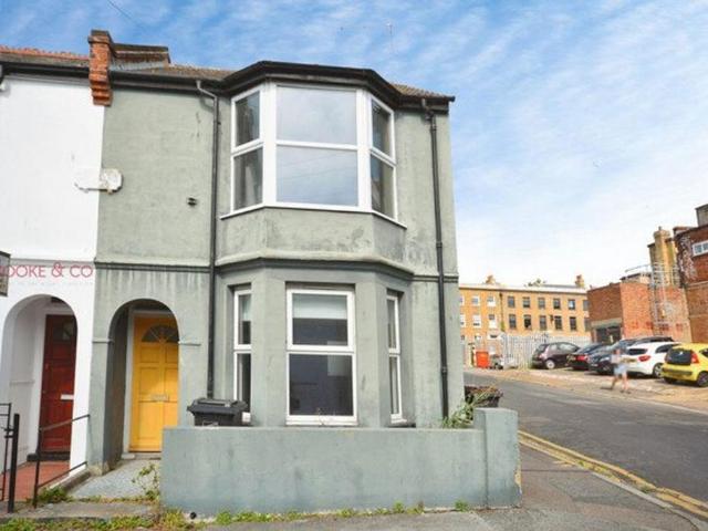 Dundonald Road, Broadstairs, CT10 1PE 2 bed house to rent £1,275 pcm £294 pw