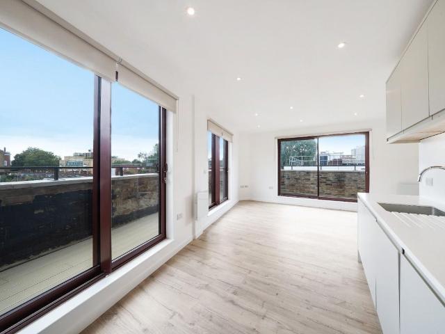 Dunelm Street, Stepney E1, 3 bed flat to rent, £3,000 pcm | PrimeLocation