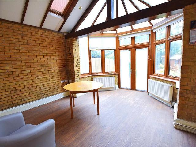 Dunheved Road North, Thornton Heath, CR7 2 bed apartment to rent £1,700 pcm £392 pw