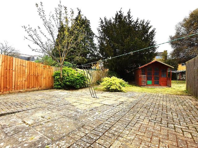 Dunheved Road North, Thornton Heath CR7, 2 bed flat to rent, £1,700 pcm | PrimeLocation
