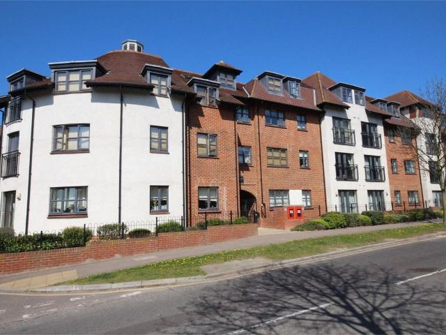 Dunkerley Court, Birds Hill, Letchworth Garden City SG6, 2 bed flat to rent, £1,300 pcm | PrimeLocation