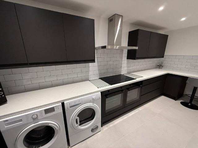 Dunkirk NG7 6 bed flat to rent £4,170 pcm £962 pw