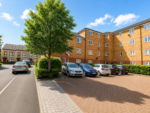 Dunlop Close, Dartford DA1, Studio to rent, £950 pcm | PrimeLocation