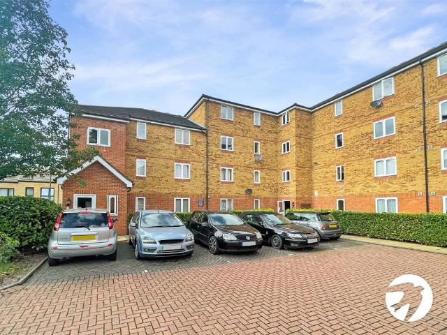 Dunlop Close, Dartford, Kent, DA1 2 bed flat to rent £1,550 pcm £358 pw