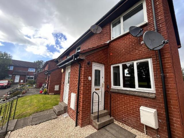 Dunlop Crescent, Ayr KA8 2 bed flat to rent £800 pcm £185 pw