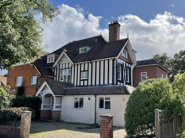 Dunmow Hill, Fleet, 4 Bedroom Semi detached