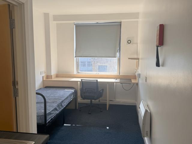 Dunn House, 50 56 North Bridge. Studio to rent £628 pcm £145 pw