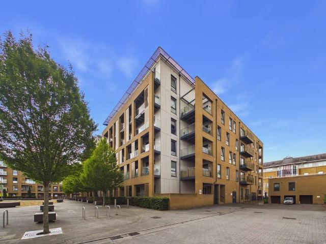 Dunn Side, Chelmsford, CM1 2 bed apartment to rent £1,600 pcm £369 pw
