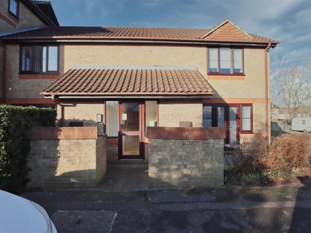 Dunnock Close, Borehamwood WD6, Studio to rent, £1,100 pcm | PrimeLocation