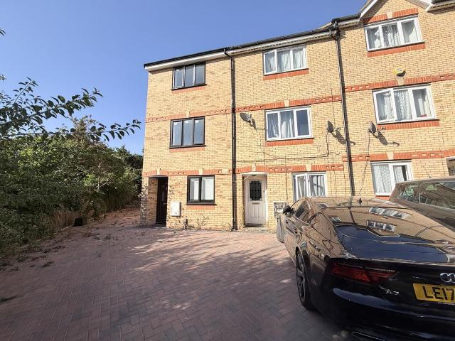 Dunraven Avenue, Luton LU1, Studio to rent, £1,100 pcm | PrimeLocation