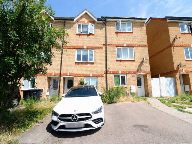 Dunraven Avenue, Luton LU1, 4 bed town house to rent, £1,750 pcm | PrimeLocation