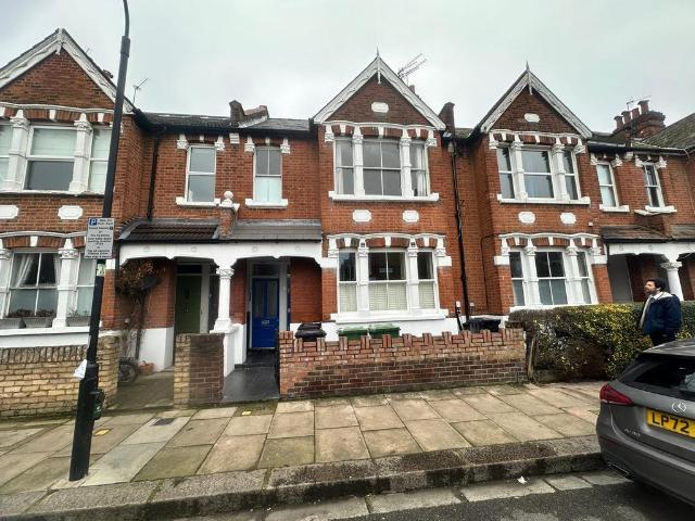 Dunraven Road, London W12 3 bed maisonette to rent £2,900 pcm £669 pw