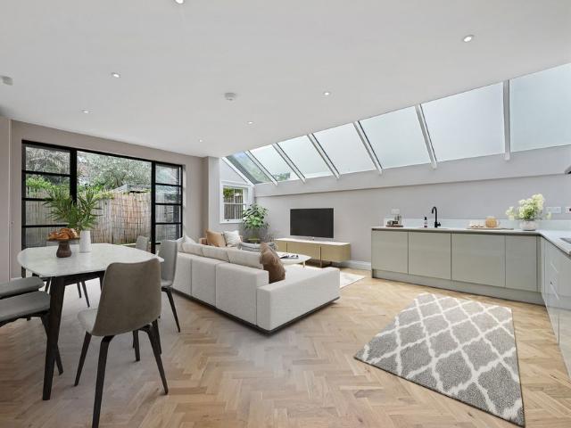 Dunraven Road, London, W12