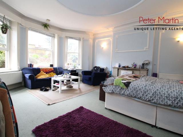 Dunrobin Court, Finchley Road, Hampstead NW3, 3 bed flat to rent, £3,000 pcm | PrimeLocation