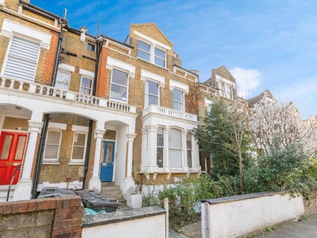 Dunsmure Road, London 3 bed apartment to rent £3,000 pcm £692 pw