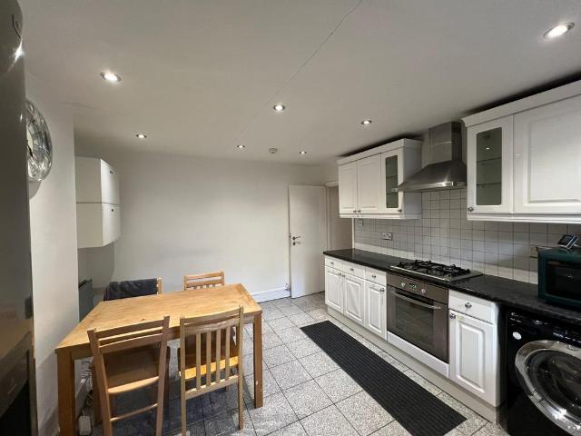 Dunsmure Road, London N16 2 bed flat to rent £2,000 pcm £462 pw