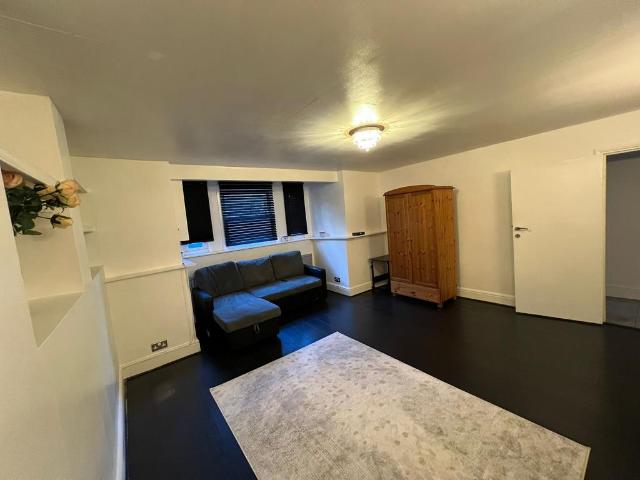 Dunsmure Road, London N16 2 bed flat to rent £2,100 pcm £485 pw