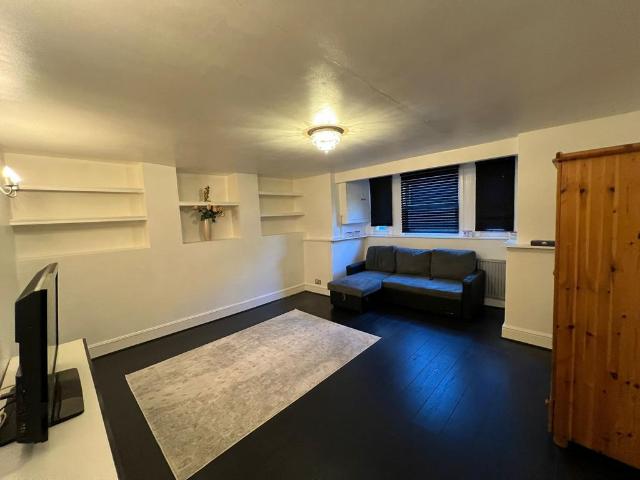 Dunsmure Road, London N16 2 bed flat to rent £2,100 pcm £485 pw