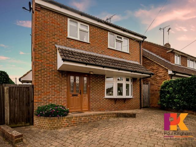 Dunston Hill, Tring HP23 4 bed detached house to rent £2,595 pcm £599 pw