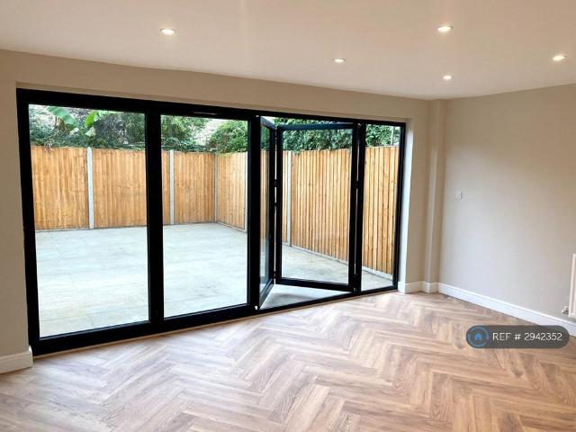 Dunston Road, London, SW11 3 bed terraced house to rent £4,000 pcm £923 pw