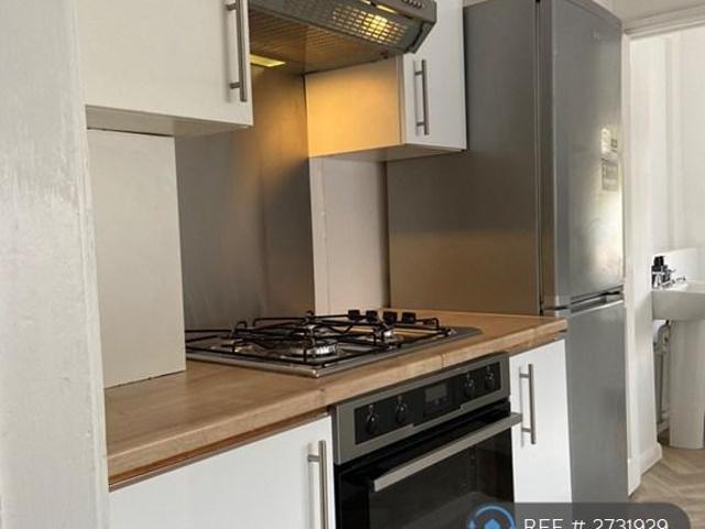 Dunstable Road, Luton, LU1 2 bed flat to rent £1,225 pcm £283 pw