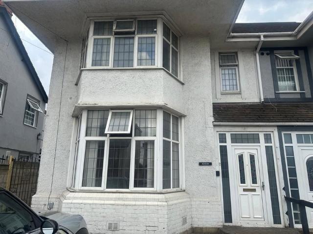 Dunstable Road, Luton LU4, 5 bed semi detached house to rent, £2,500 pcm | PrimeLocation