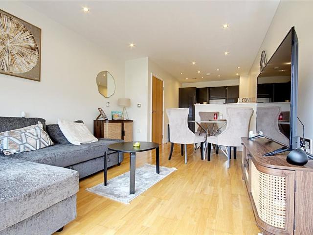 Dunstan Mews, Enfield, EN1 1 bed flat to rent £1,650 pcm £381 pw