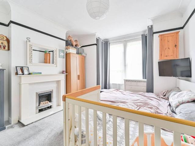 Dunstans Road, East Dulwich, London SE22, 2 bed flat to rent, £2,000 pcm | PrimeLocation