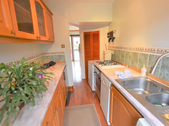 Dunster Avenue, Morden, SM4 3 bed terraced house to rent £2,250 pcm £519 pw