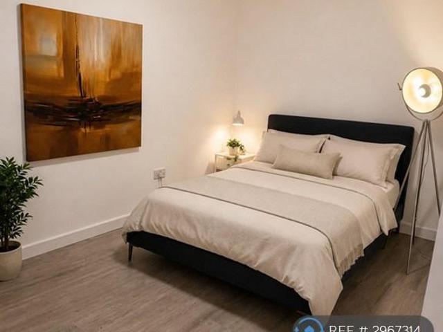 Dunster Crescent, Hornchurch, RM11 6 bed semi detached house to rent £3,250 pcm £750 pw
