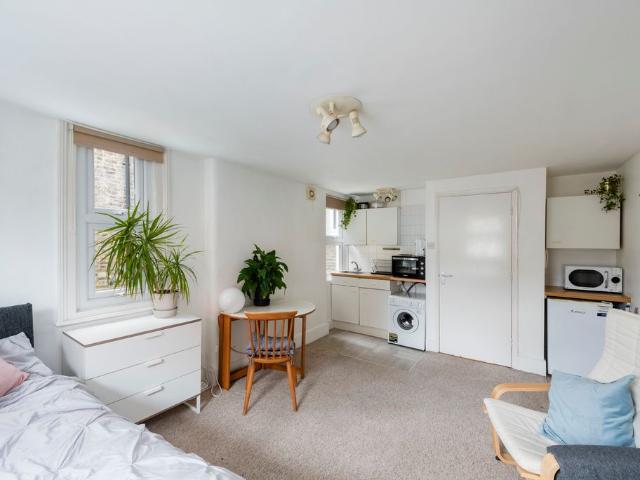 Dunster Gardens, London NW6, Studio to rent, £1,200 pcm | PrimeLocation