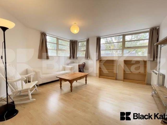 Dual Aspect 605 Sq.Ft. Stunning communal roof terrace