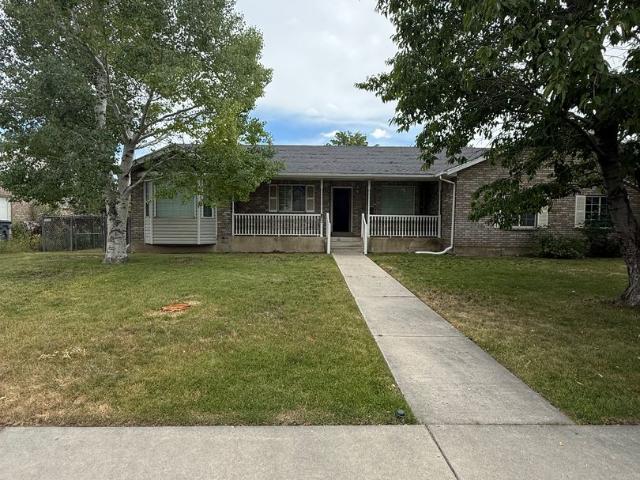 Dual Living 6 Bed Rambler | 2 Kitchens & 2 Laundry Rooms!