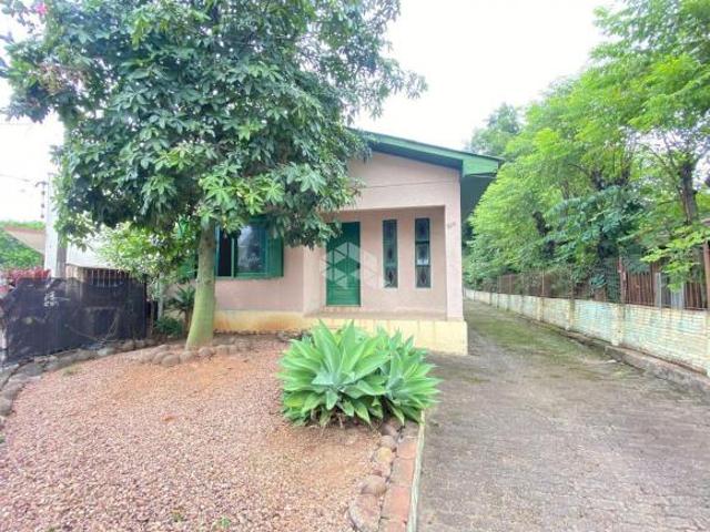 Duas casas no mesmo pátio ou terreno para fazer investimento!