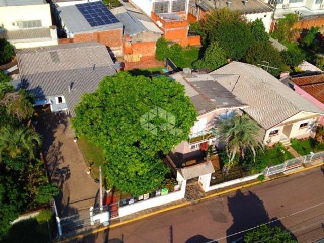 DUAS CASAS NO MESMO PÁTIO PRÓXIMO A ESTAÇÃO FENAC