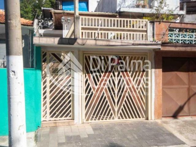 Duas casas no mesmo terreno com possiblidade de uma terceira e independentes na região da Saúde
