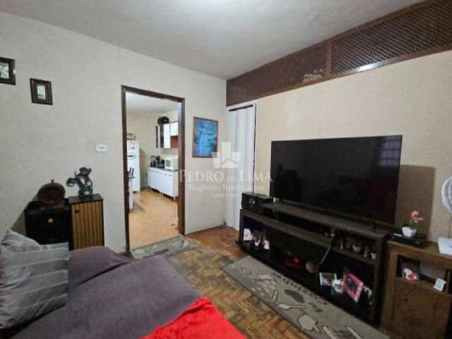 Duas casas no mesmo terreno, com total de 4 quartos, 2 banheiros e 1 vaga na Penha
