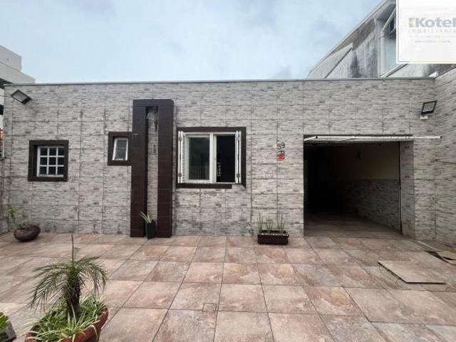 Duas casas no mesmo terreno – conforto, espaço e excelente localização!