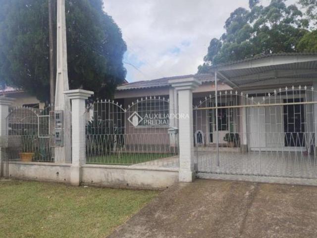 Duas casas no bairro Barnabé em Gravataí