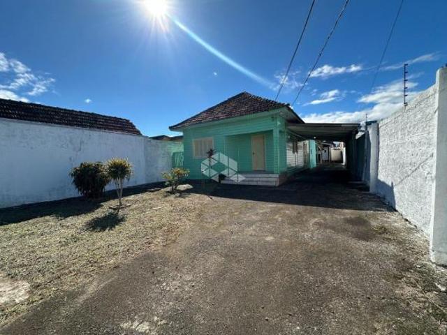Duas casas no terreno, 3 e 2 domritórios, terreeno 11 x 44, bairro Niteroí Canoas