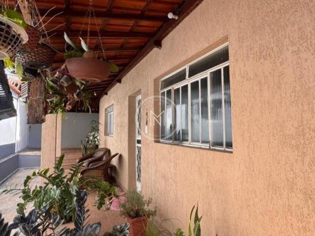 Duas Casas à Venda no Centro de São Joaquim de Bicas – Excelente Oportunidade!