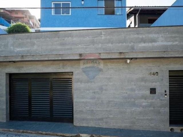 Duas casas à venda no bairro São Francisco