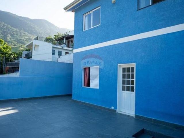 Duas casas à venda no bairro São Francisco
