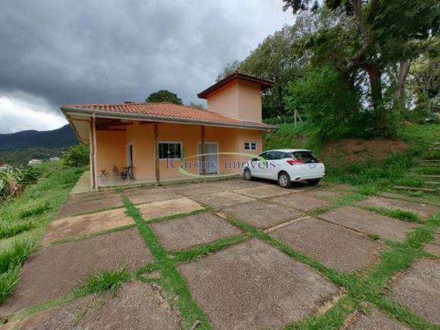 Duas Casas à Venda no mesmo terreno com 6 quartos em Santo Antônio do Pinhal/SP com Terreno Amplo e