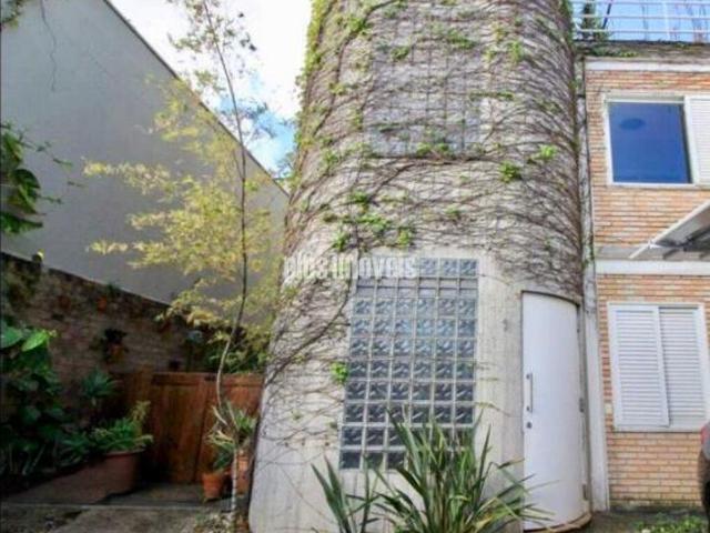 DUAS CASAS A VENDA TOTAL DE 290 M²