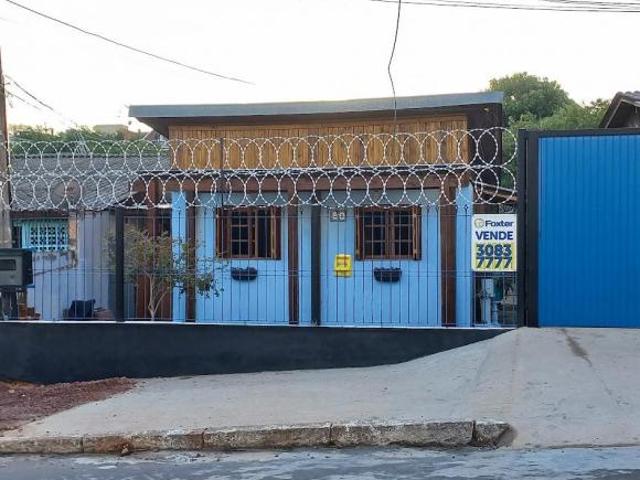 Duas casas cada uma com dois dormitorios