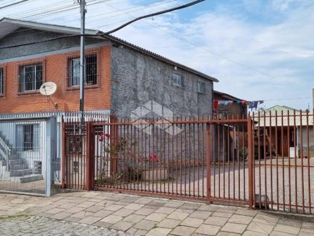 Duas casas com 220 m2 e 96 m2 no Bairro Presidente Vargas, Caxias do Sul